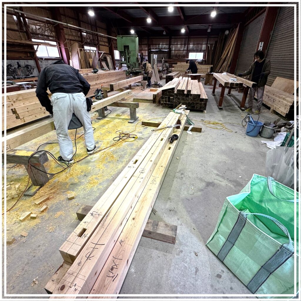 🏠墨付け・きざみをしています【南会津町】 • 福島県、会津・白河市・郡山の無垢材をつかった新築・リフォーム｜株式会社大橋工務店